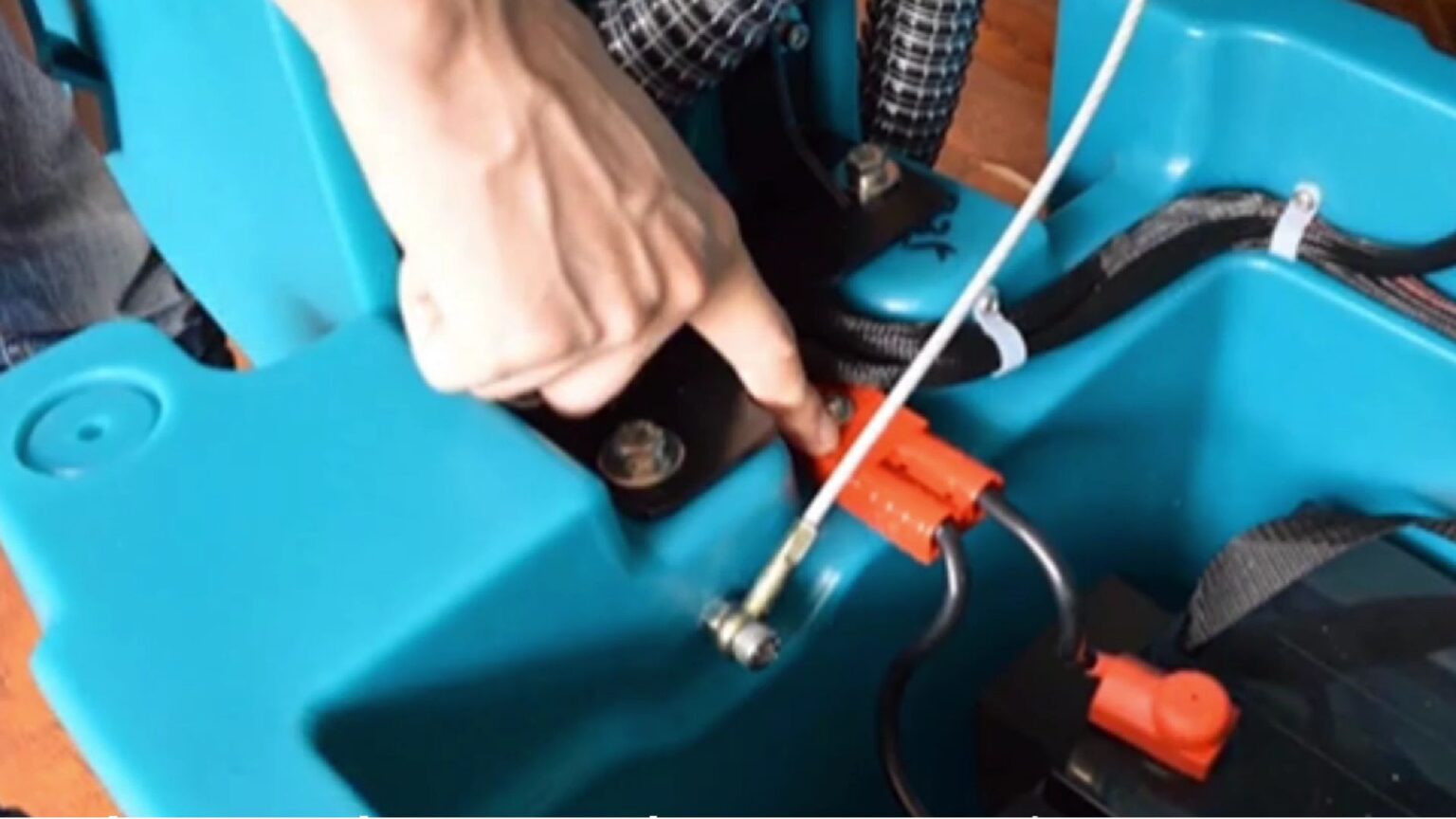 Floor Scrubber & Sweeper Troubleshooting: Common Issues & Fixes